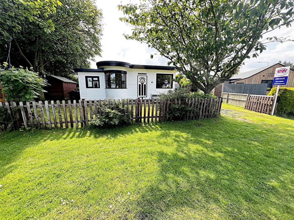 Humberston Fitties, Humberston... 3 bed chalet for sale - £120,000