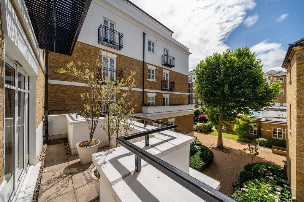 Abbots Walk, London W8 3 bed apartment - £1,975,000