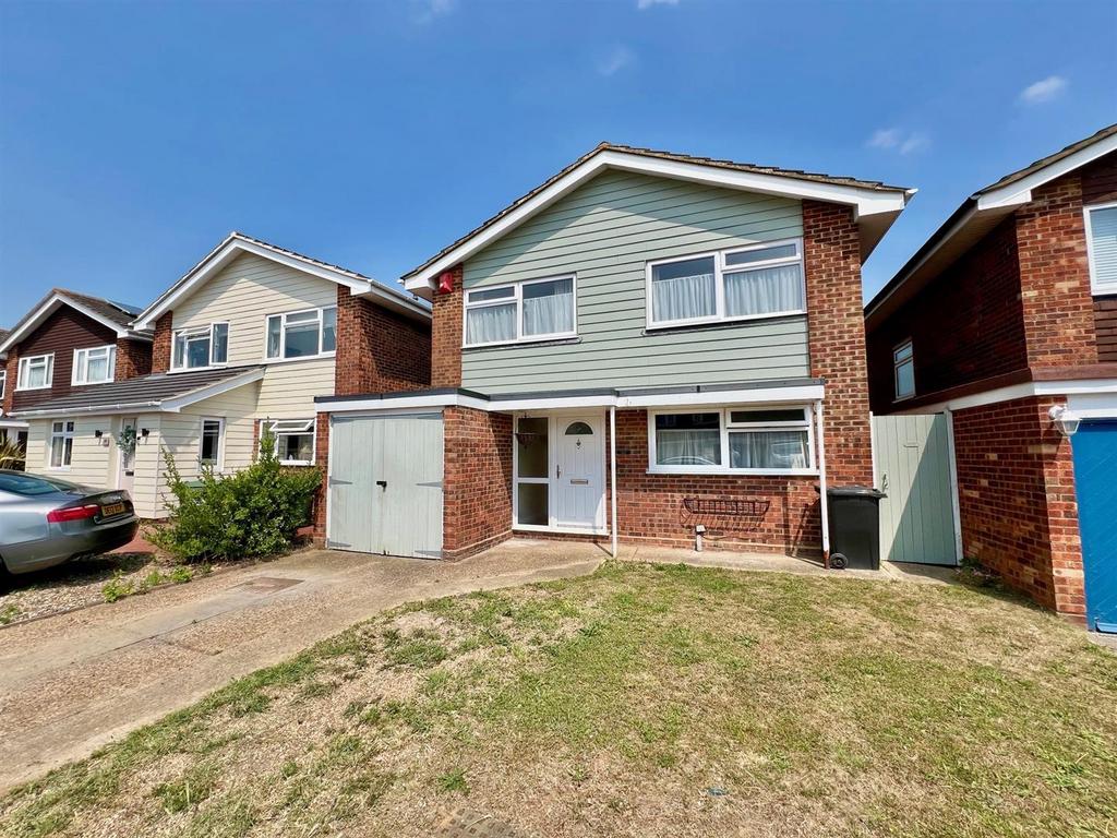 Maple Way, Burnham-On-Crouch 4 bed detached house - £399,950