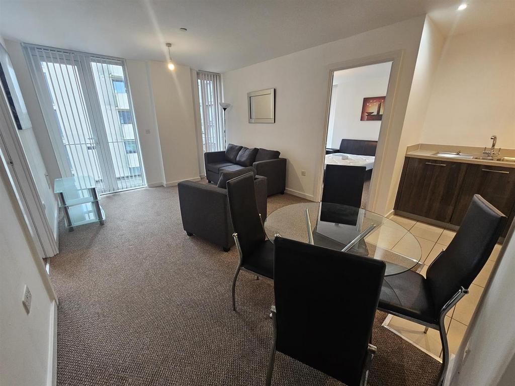 Spectrum, Block 9, Blackfriars Road 2 bed apartment - £1,250 pcm (£288 pw)