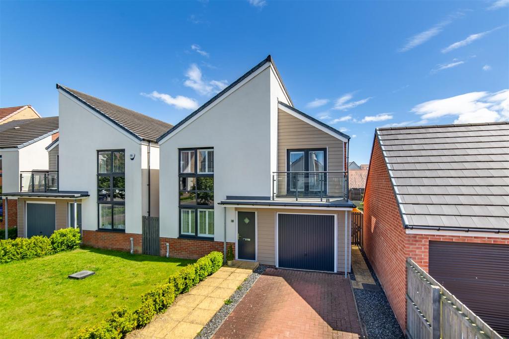 Iveston Avenue, Great Park, NE13 4 bed detached house - £315,000