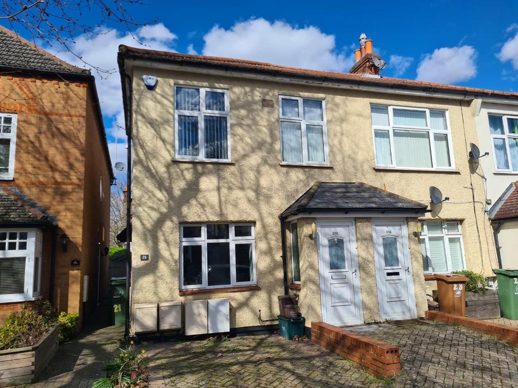 Ruskin Road, Carshalton, Surrey, SM5 3DD 1 bed maisonette - £270,000