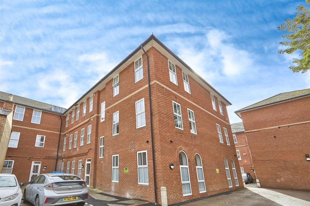St James Court, Derby DE1 Studio - £595 pcm (£137 pw)