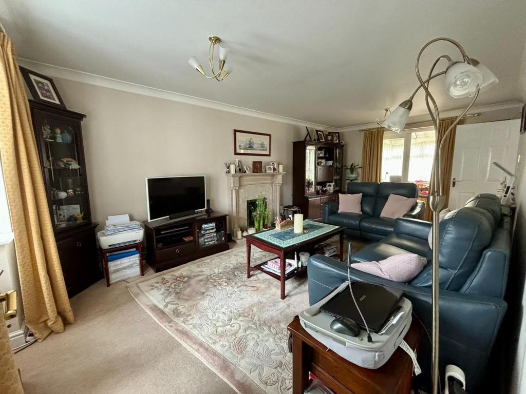 Wake Way, Grange Park, Northampton NN4 4 bed detached house for sale ...