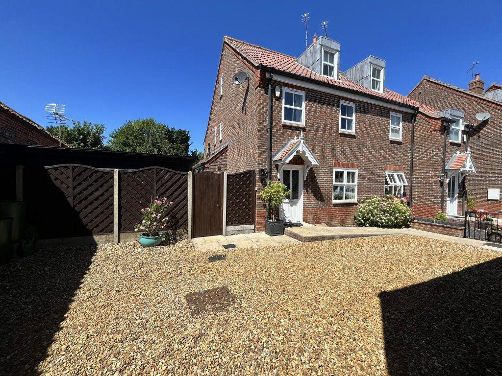 HEACHAM 3 bed semi-detached house - £1,400 pcm (£323 pw)