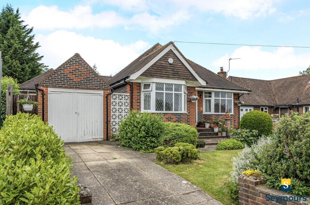 Wilderness Road, Surrey GU2 4 bed detached house - £825,000