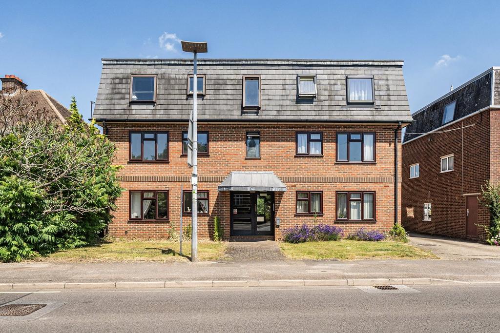 Kings Road, Flitwick, MK45 2 bed apartment - £200,000