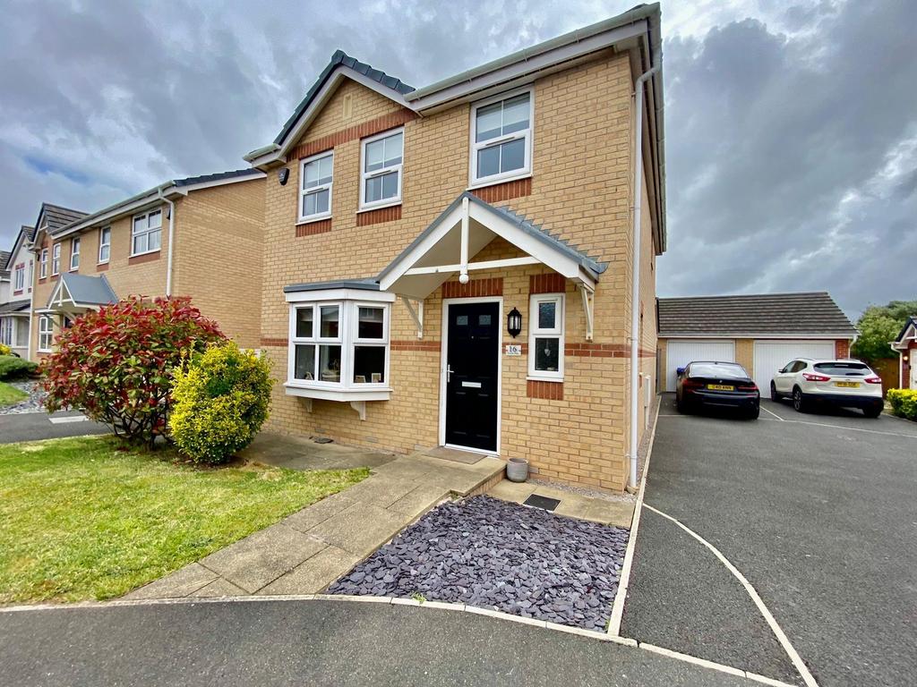 Orchid Way, Blackpool FY4 4 bed detached house - £1,400 pcm (£323 pw)