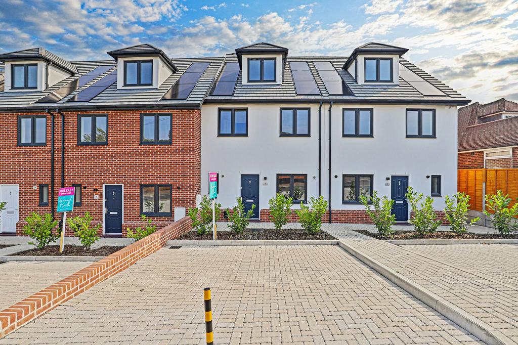 Eric Court, Epping CM16 4 bed terraced house - £700,000