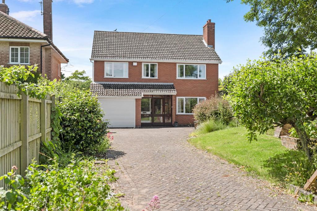 'Glengarriff', 19 Nunnery Lane... 4 bed detached house - £465,000