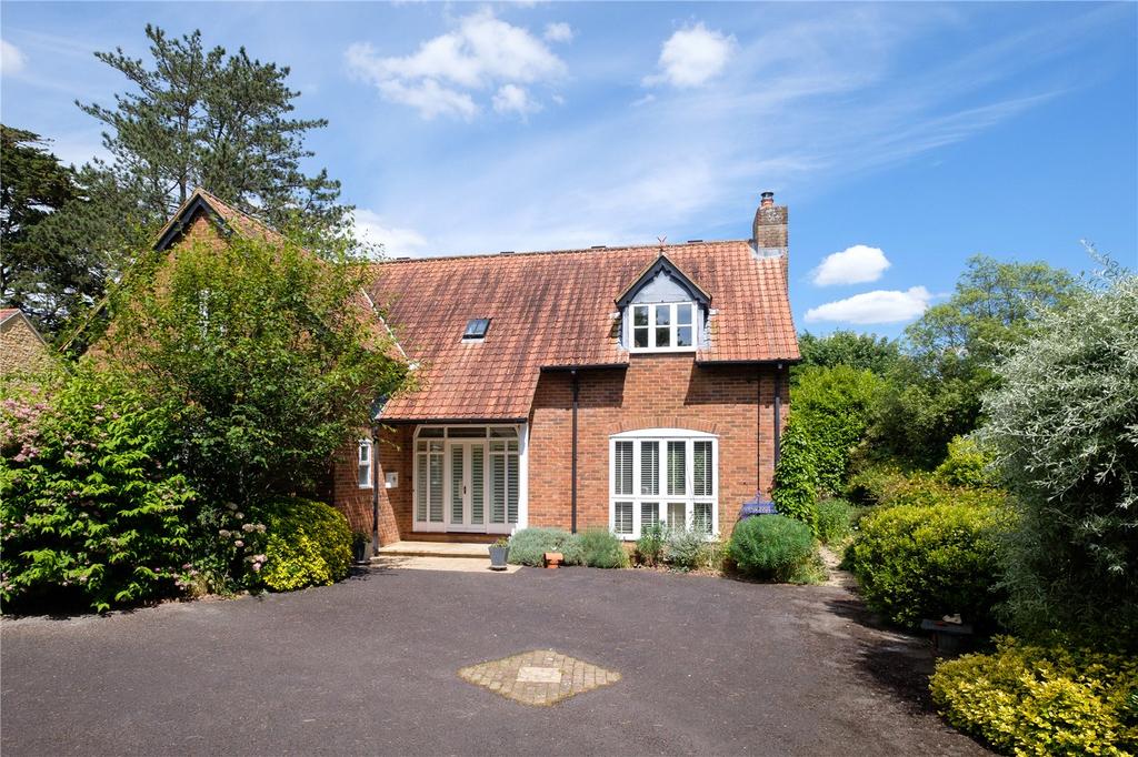 Priestlands, Sherborne, Dorset, DT9 4 bed detached house - £800,000