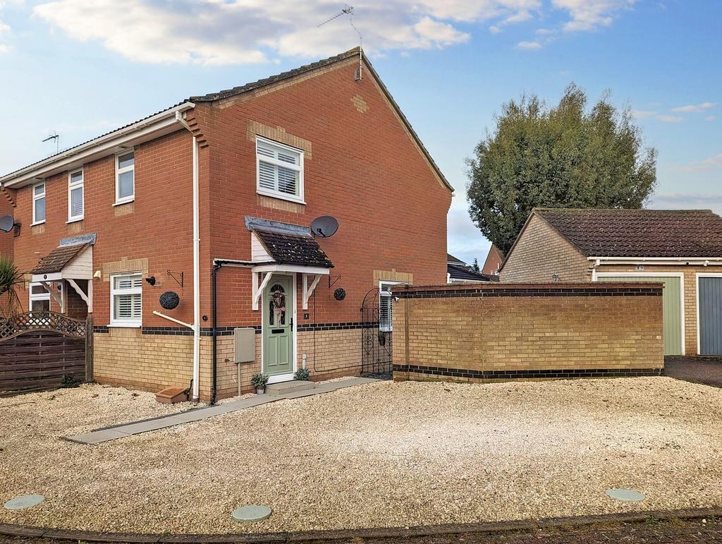Mannall Walk, Ipswich IP5 2 bed semi-detached house - £275,000