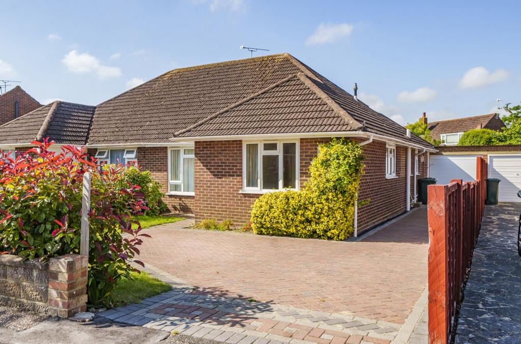 Crosbie Close, Chichester, PO19 3 bed semi-detached bungalow - £435,000