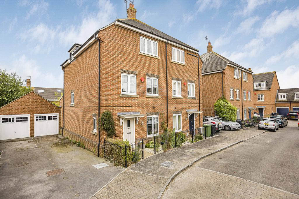 Sovereign Place, Wallingford, OX10 4 bed semi-detached house - £550,000