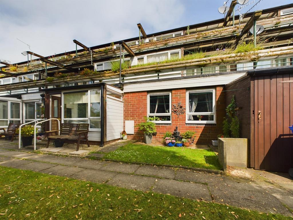 Hall Park Head, Stannington... 2 bed flat - £120,000