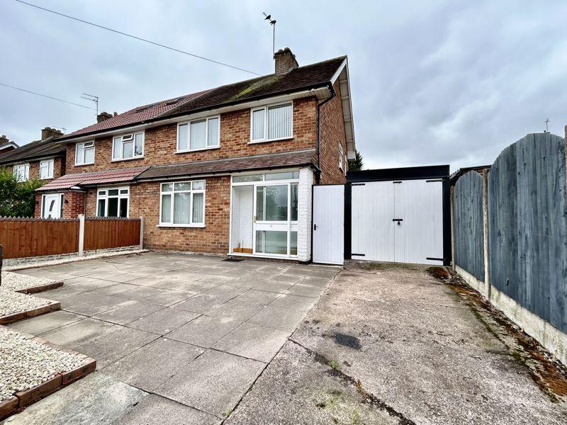 Charles Road, TIPTON, DY4 0NX 3 bed semi-detached house - £240,000
