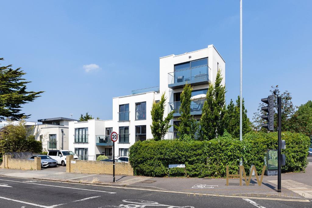 The Upper Drive, Hove, BN3 6GR 2 bed apartment - £375,000