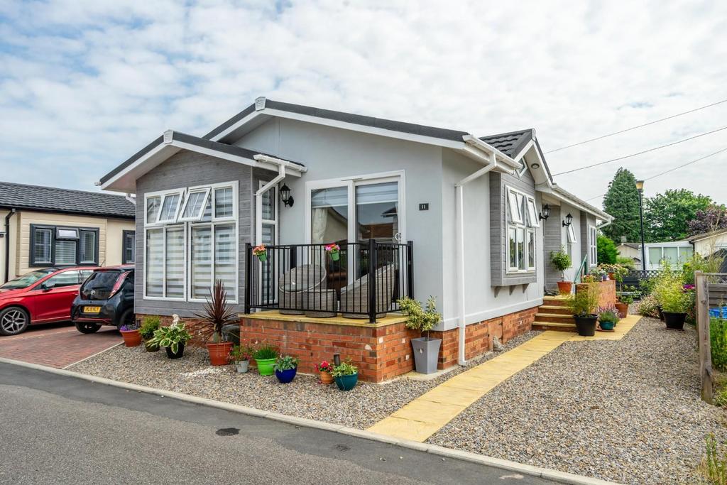 The Crescent, Acaster Malbis, York 3 bed park home for sale - £170,000