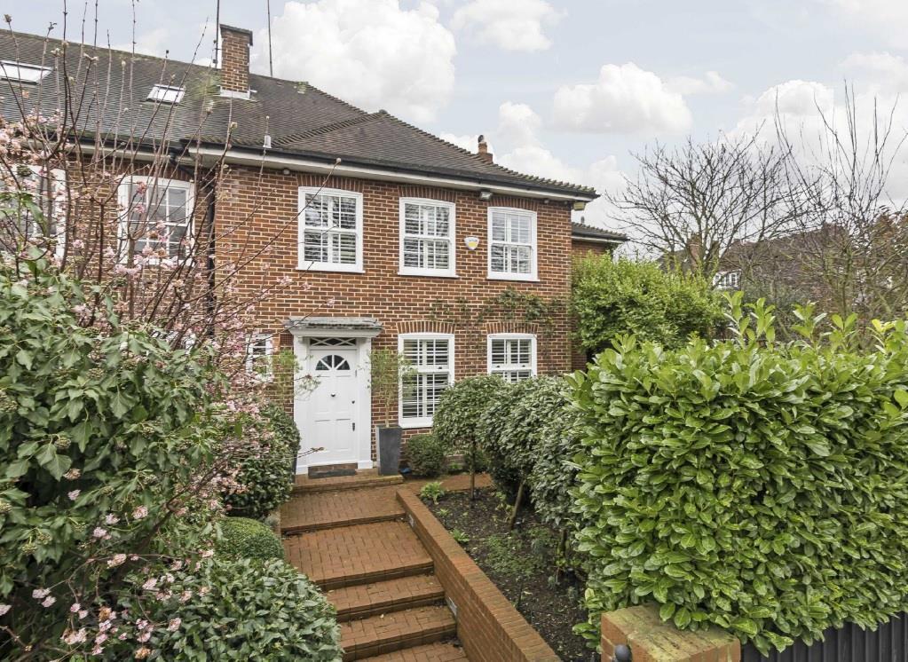 Redington Gardens, Hampstead, NW3 5 bed house - £14,850 pcm (£3,427 pw)
