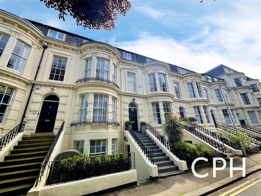 Crown Terrace, Scarborough 6 bed house for sale - £370,000