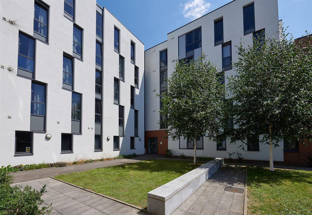 Alma Street, Coventry CV1 1 bed in a house share - £399 pcm (£92 pw)