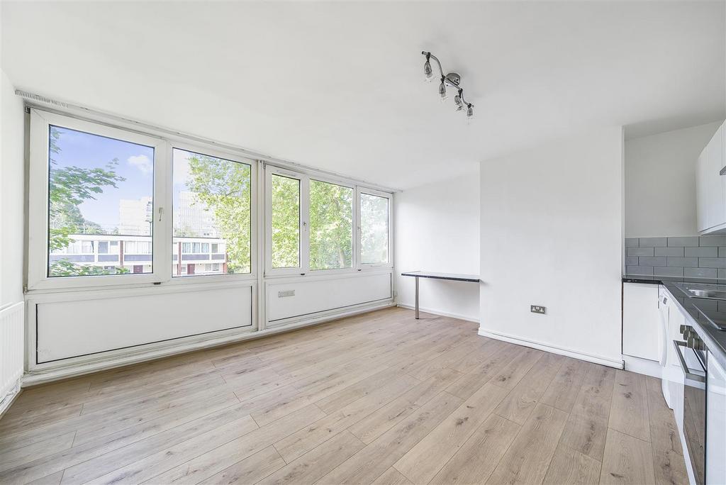 Sherfield Gardens, Roehampton SW15 4 bed flat - £2,525 pcm (£583 pw)