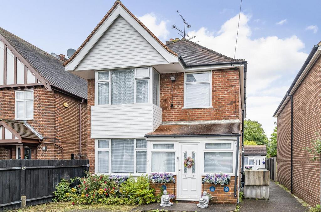 Frimley Road, Camberley GU15 5 bed house for sale - £525,000