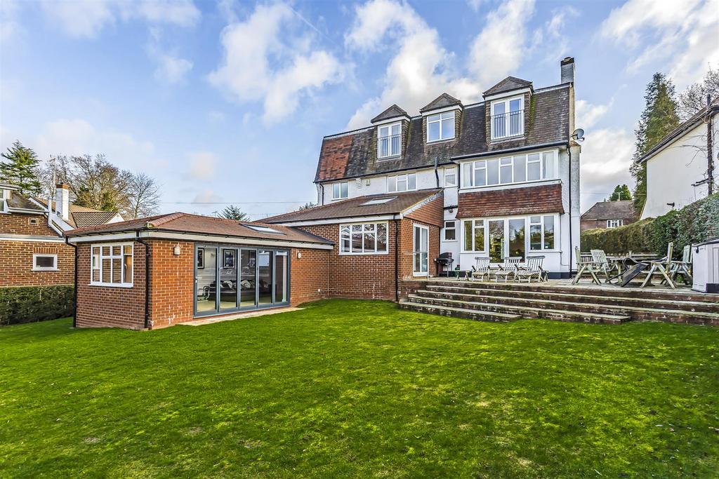 Highwold, Chipstead 5 bed detached house to rent - £3,995 pcm (£922 pw)