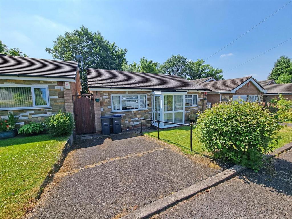 Woodvale Drive, Hall Green, Birmingham 2 bed detached bungalow - £270,000
