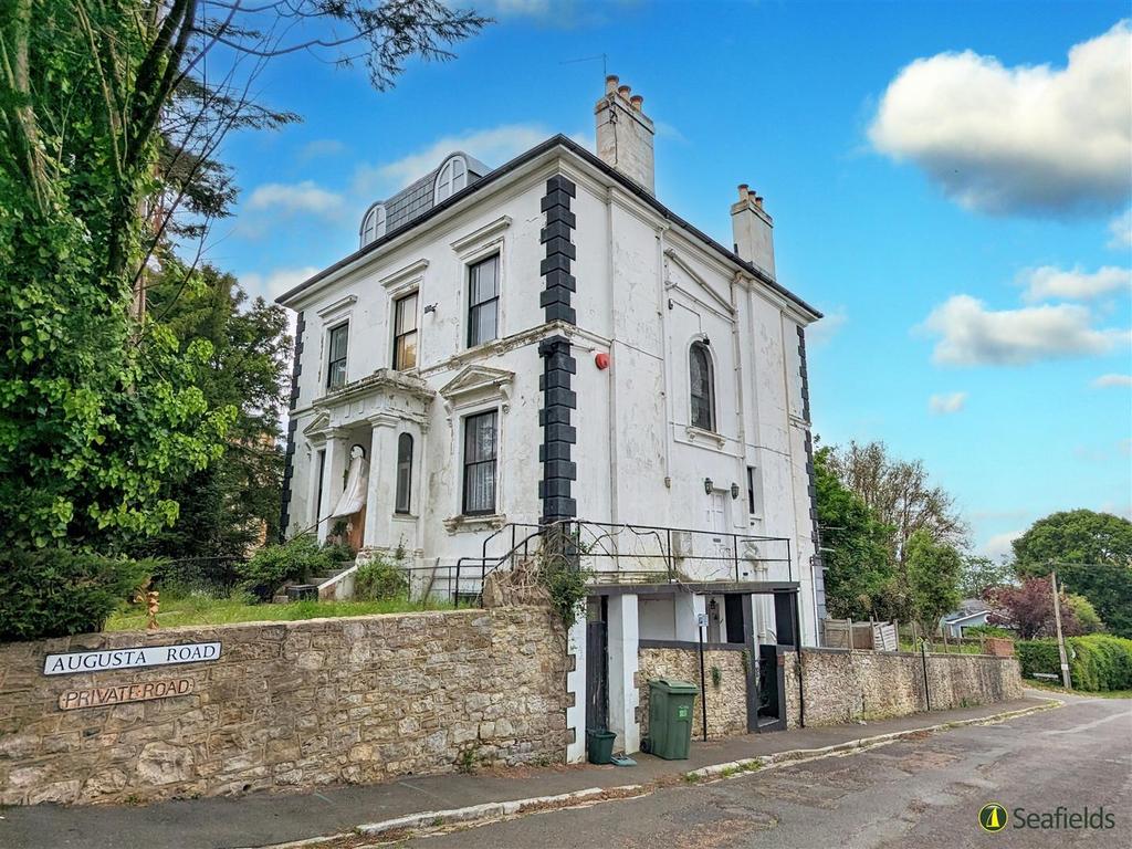 Spencer Road, Ryde, PO33 3AD 3 bed flat for sale - £175,000