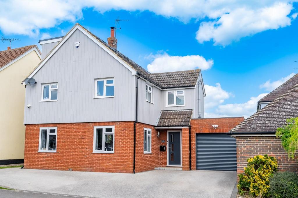 Godfrey Way, Dunmow 5 bed detached house - £700,000