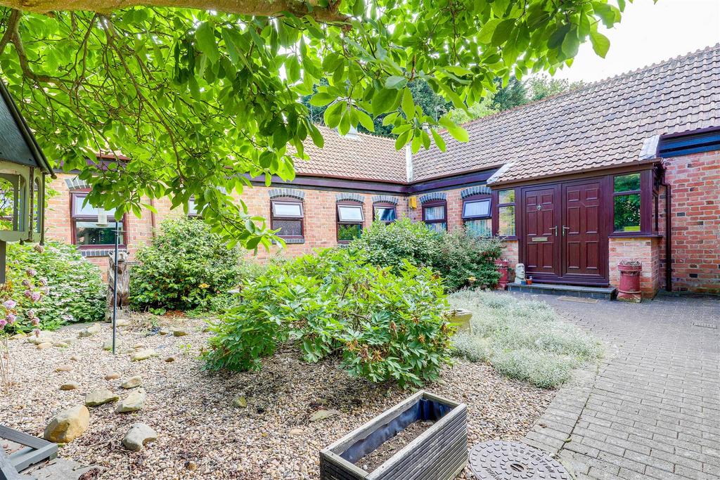 Wayte Court, Ruddington NG11 4 bed semi-detached bungalow - £700,000