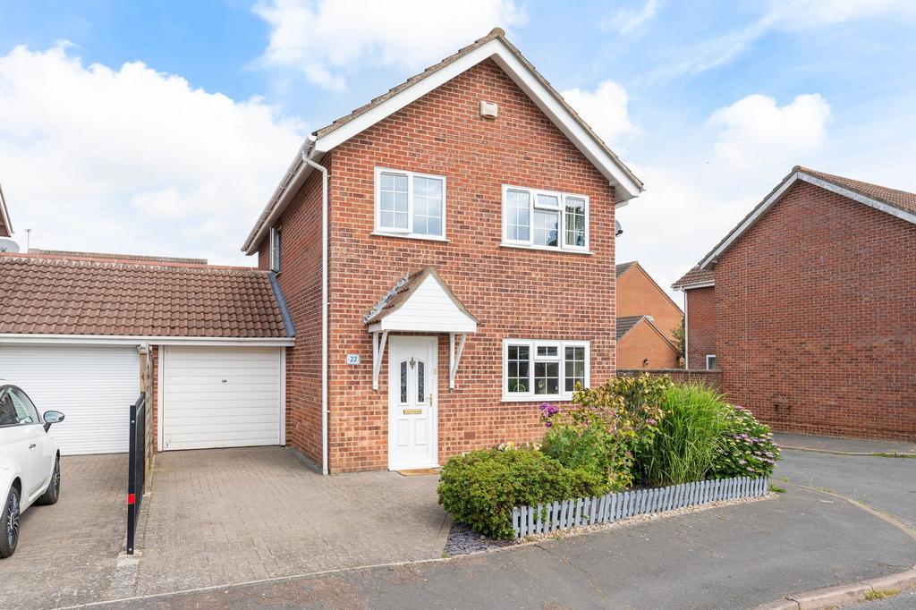Andrew Goodall Close, Dereham 4 bed link detached house - £270,000