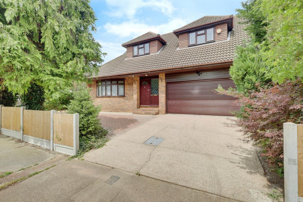 Fairmead Avenue, Benfleet, SS7 4 bed detached house for sale - £675,000