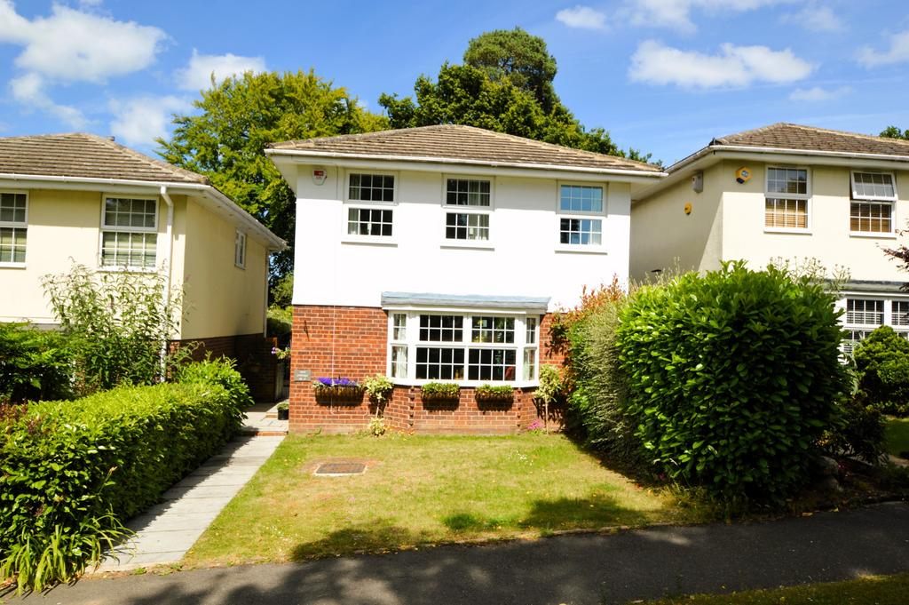 Elizabeth Avenue, Bagshot 4 bed detached house - £500,000