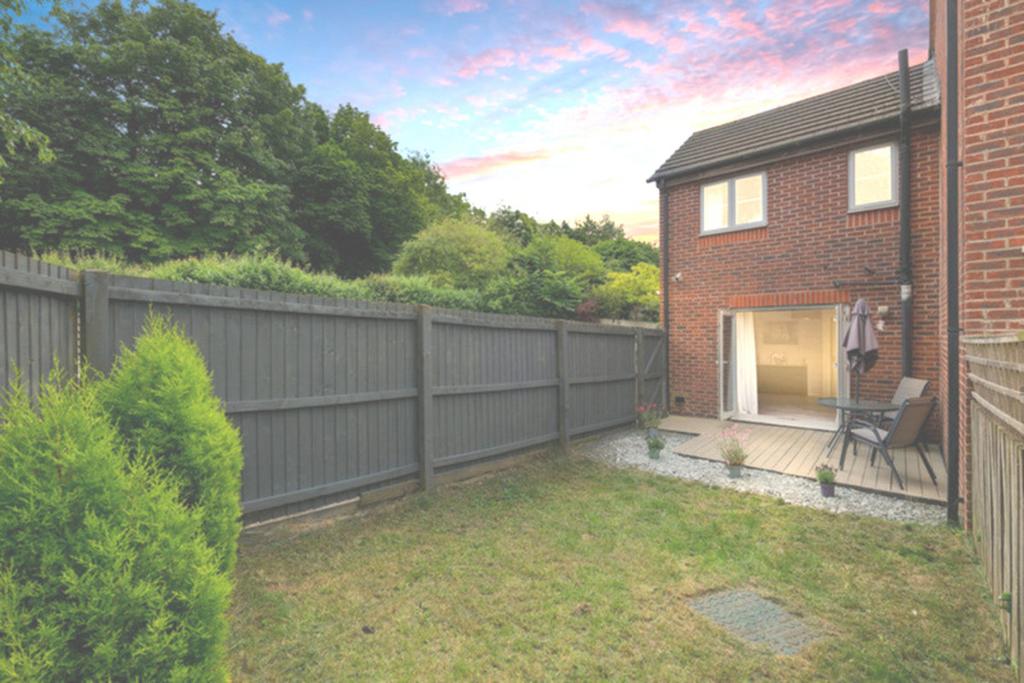 Bramble Grove, Leeds, LS21 2 bed end of terrace house - £180,000