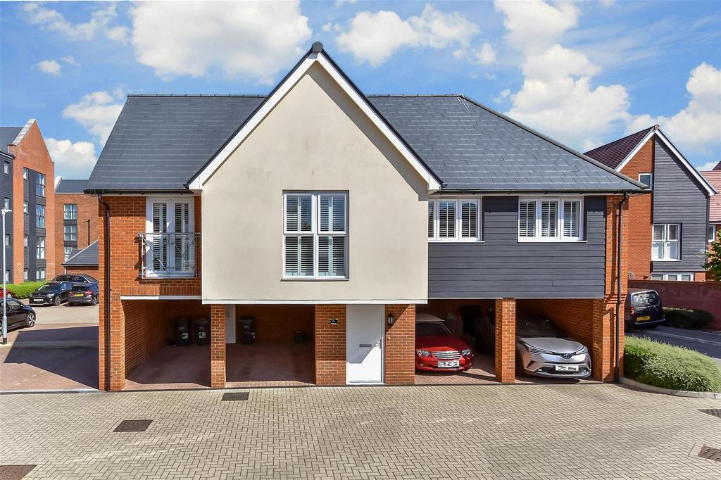 Waterman Way, Wouldham, Rochester, Kent 2 bed coach house - £270,000