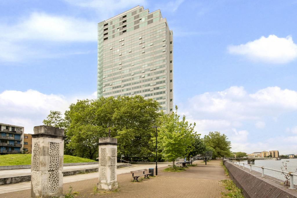 Aragon Tower, George Beard Road... 2 bed flat - £395,000