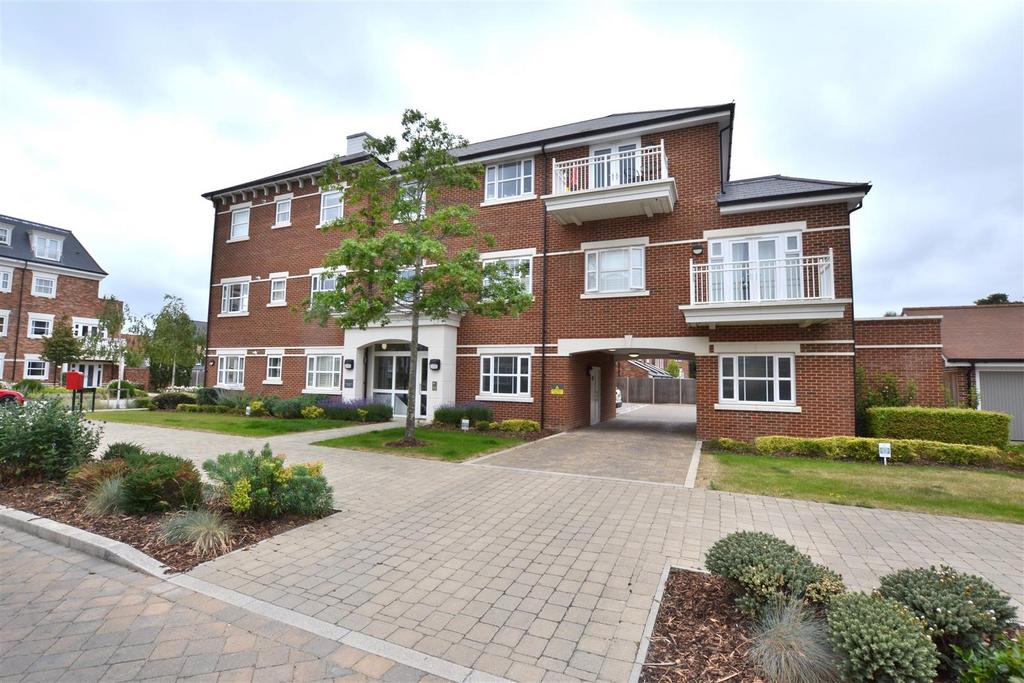Pyestock Way, Fleet GU51 1 bed apartment - £259,950