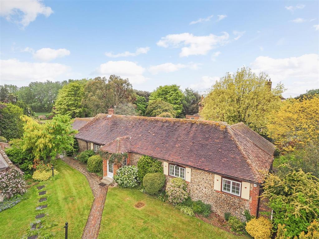 Ford Lane, Ford 4 bed detached bungalow - £775,000