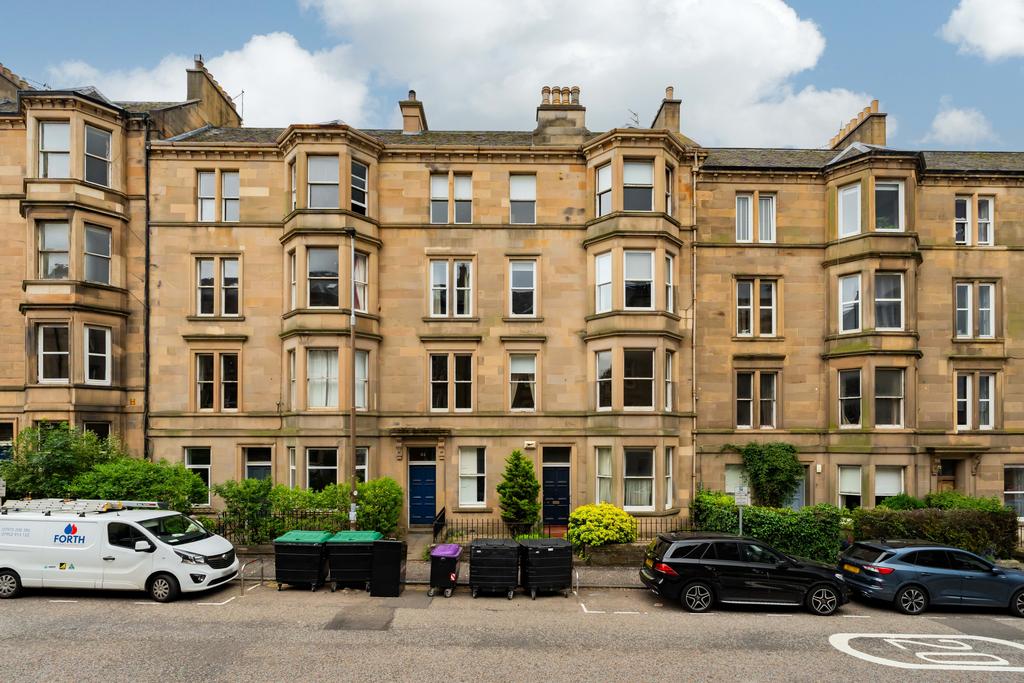 Polwarth Gardens, Edinburgh EH11 3 bed flat - £415,000
