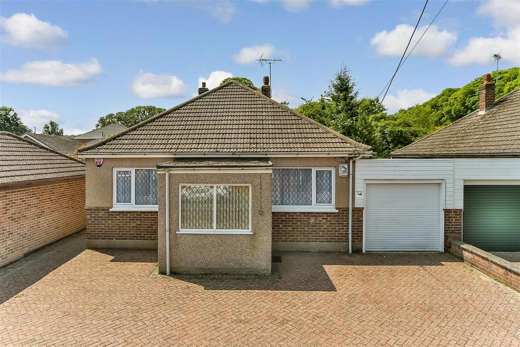 Grain Road, Wigmore, Gillingham, Kent 3 bed detached bungalow - £475,000