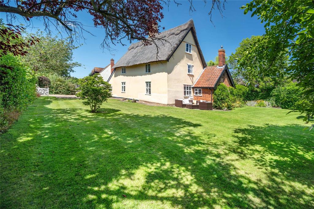 Onehouse, Stowmarket, Suffolk, IP14 5 bed detached house - £725,000