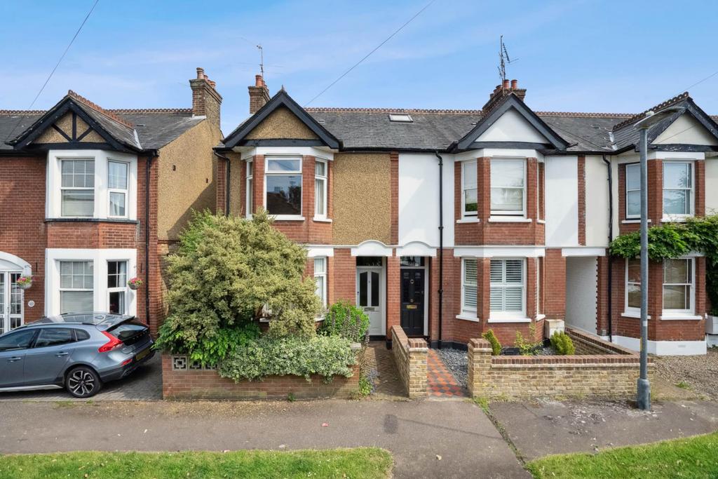 Koh-I-Noor Avenue, Bushey Village 3 bed end of terrace house - £650,000