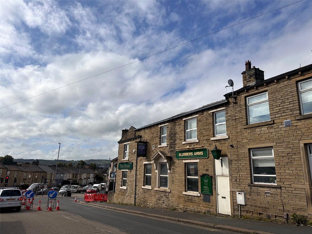 Slubbers Arms, 1 Halifax Old Road... Property to rent - £833 pcm (£192 pw)
