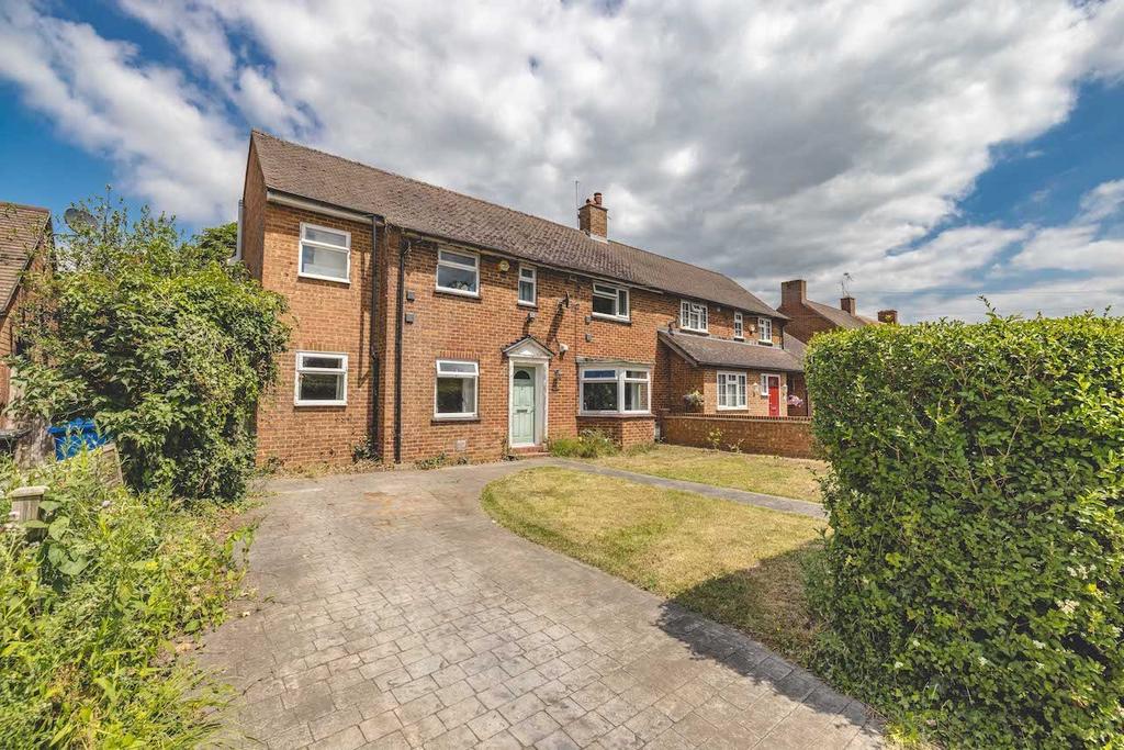 Montrose Avenue, Datchet SL3 4 bed semi-detached house - £550,000