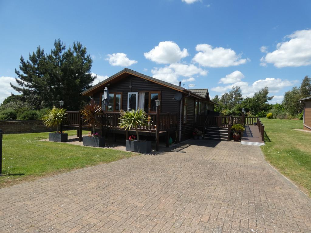 Seaview Avenue, CO5 8DA 2 bed lodge - £125,000