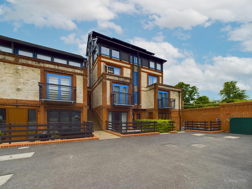 Uplands House, Four Ashes Road... 2 bed apartment for sale - £385,000