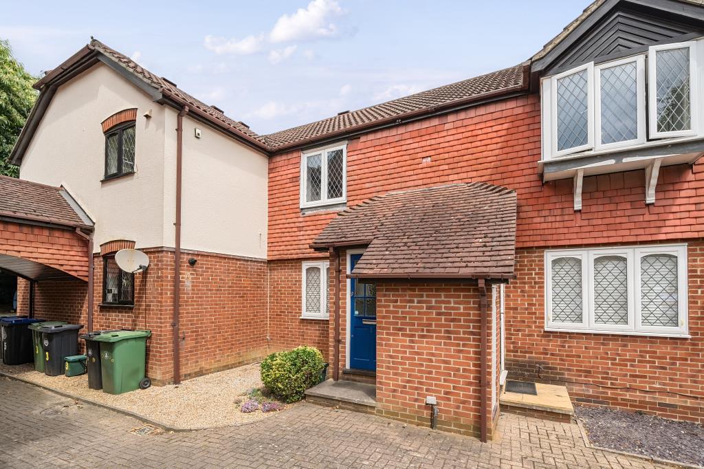 Bagshot, Surrey, GU19 2 bed maisonette - £220,000