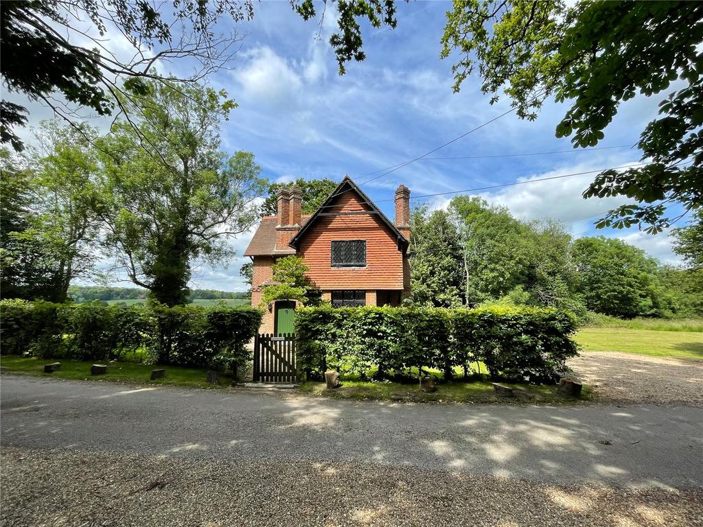 Hartfield Road, Cowden 2 bed detached house - £1,750 pcm (£404 pw)